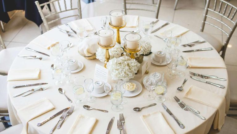 Choosing the Right Size Round Table for Seating 8 Guests: Tips and ...