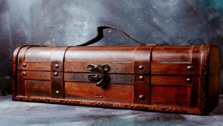 The History of the Hope Chest in American and Amish Traditions